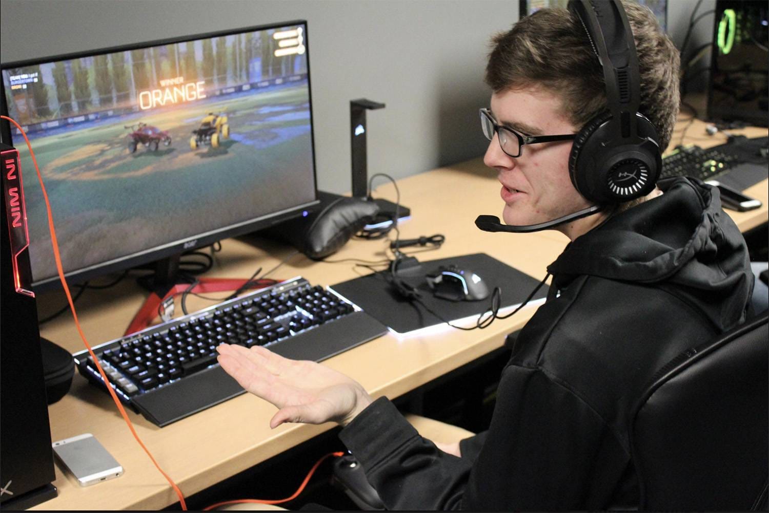 Colleges hope to attract video gaming athletes - The Iola Register