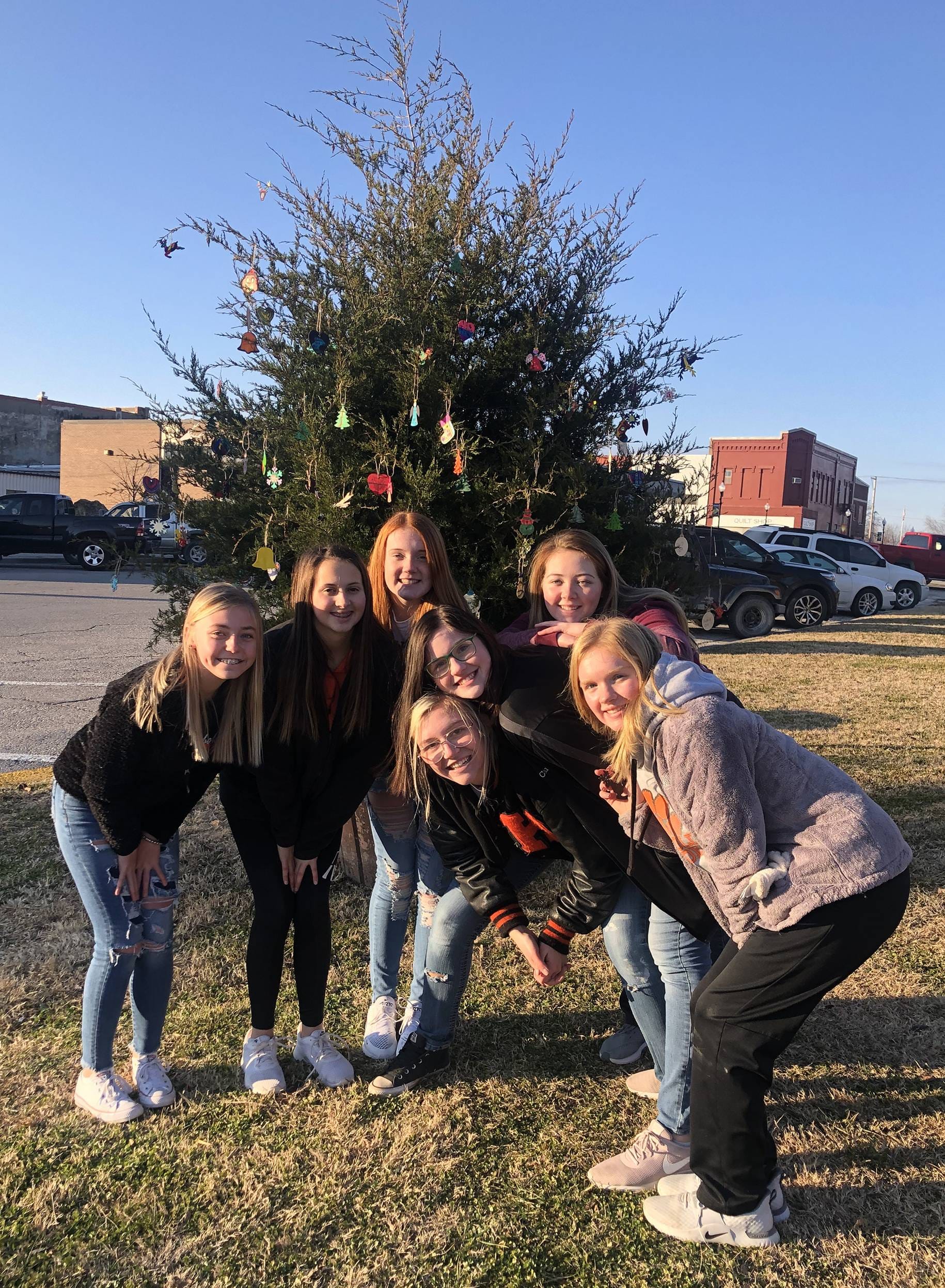 Downtown tree revives tradition - The Iola Register