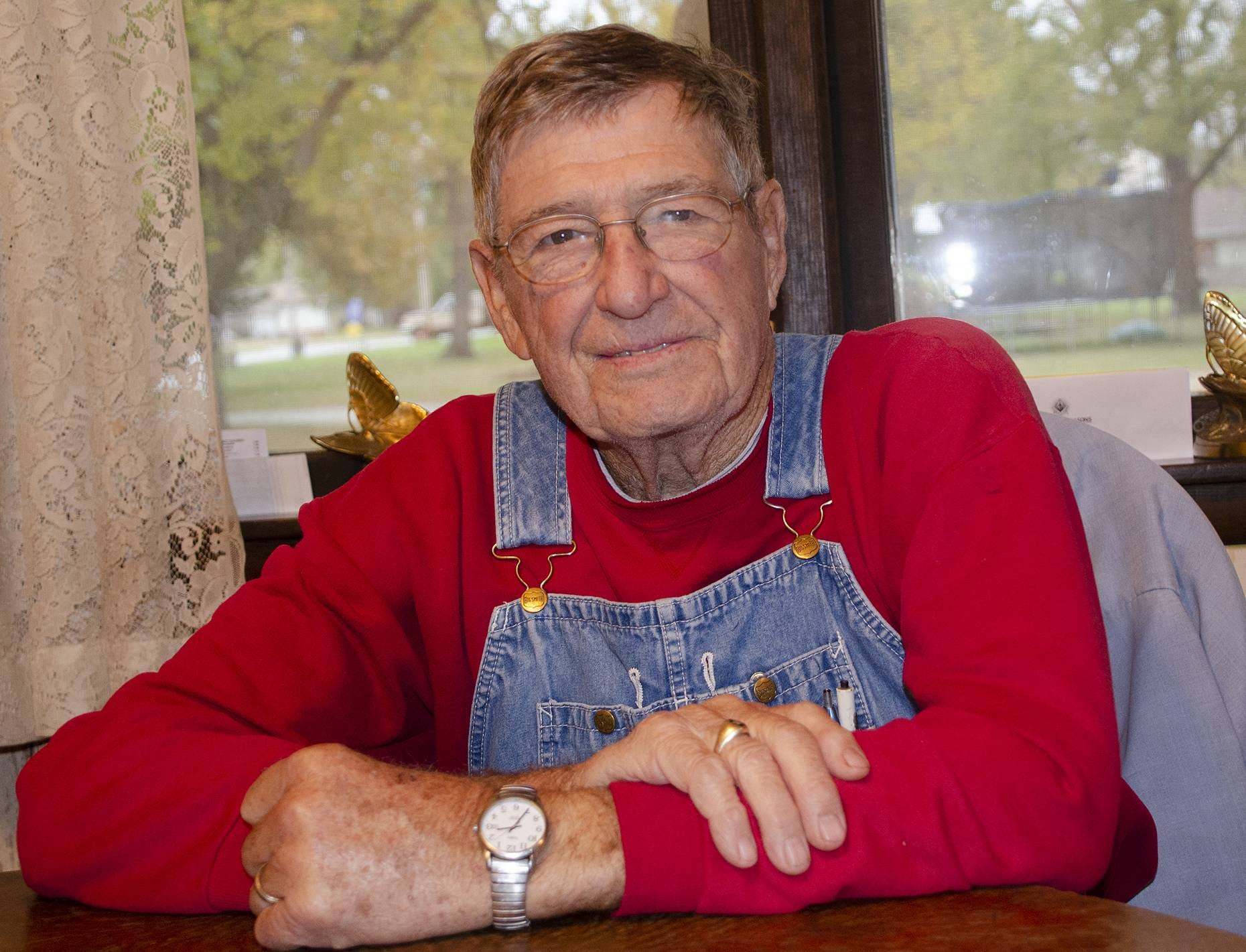 John Robb, football star, Korean vet - The Iola Register