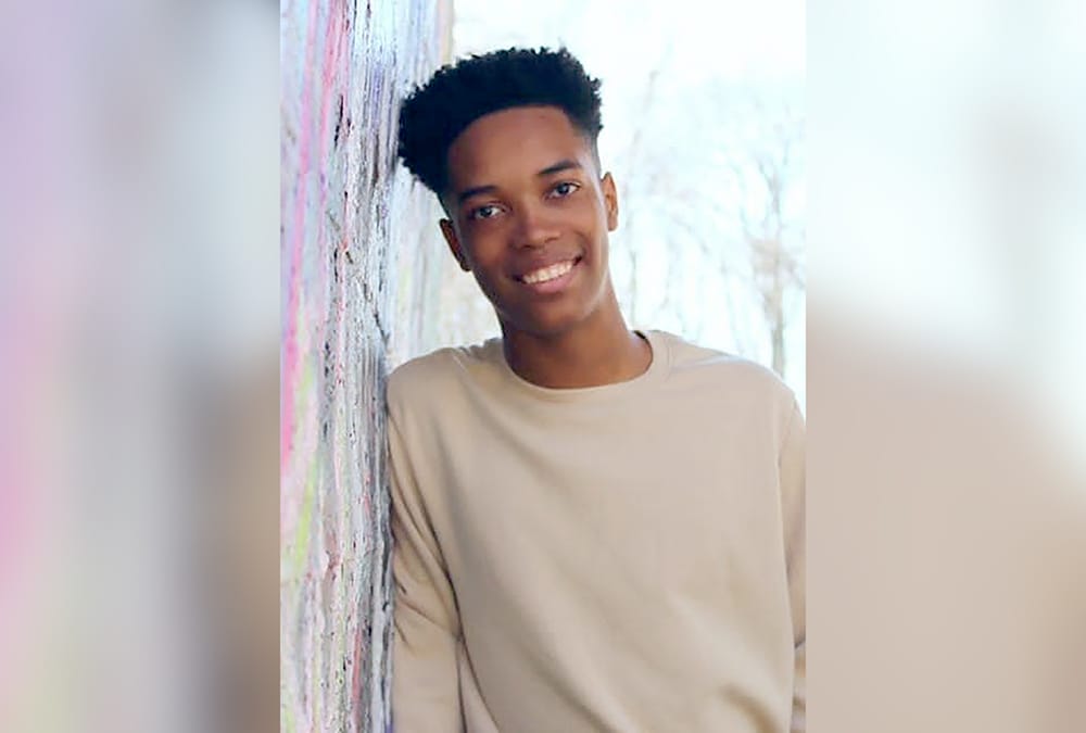 No pomp, trying circumstances - The Iola Register