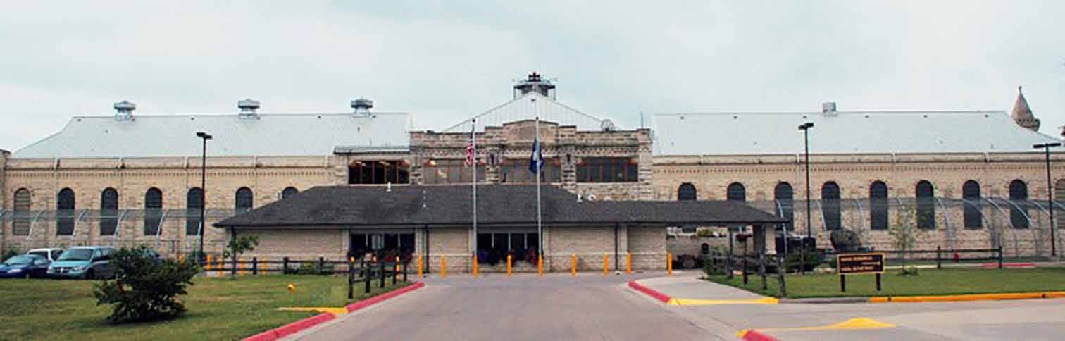 3 hurt in riot at Kansas prison - The Iola Register
