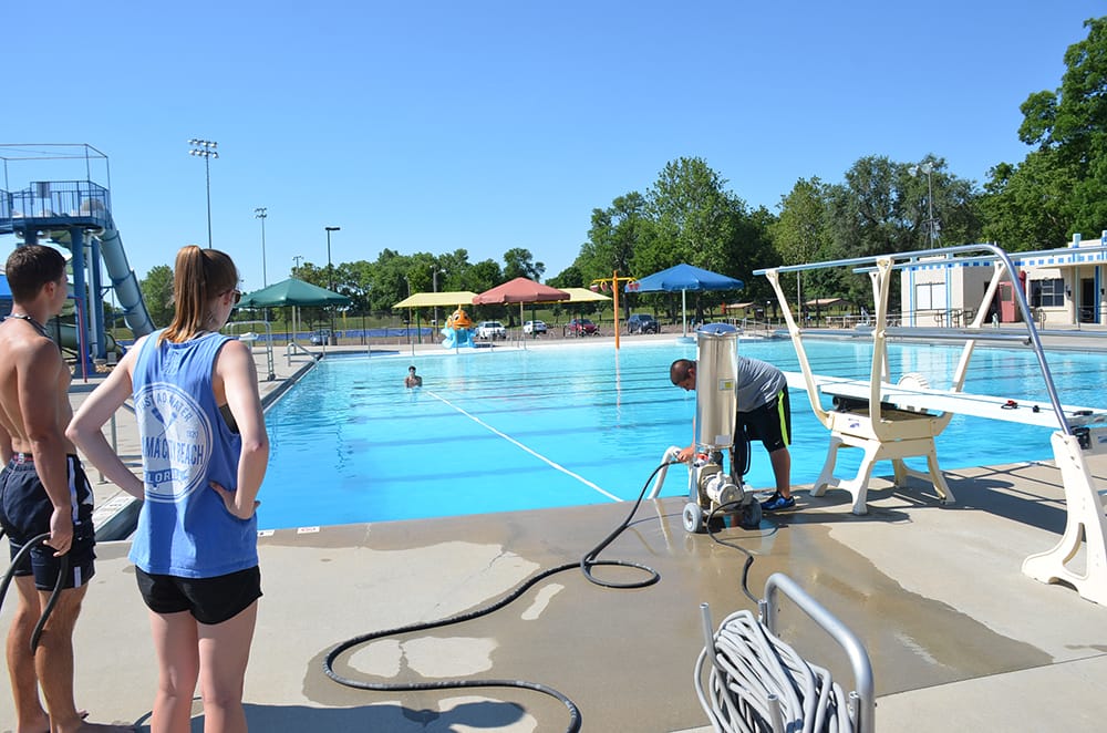 City pushes back pool opening - The Iola Register