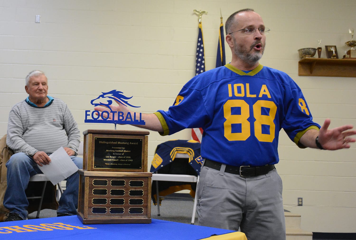 Mustangs take time to honor Mustangs - The Iola Register