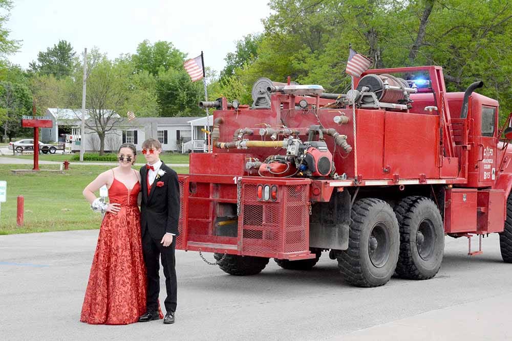 Rollin’ up to prom - The Iola Register