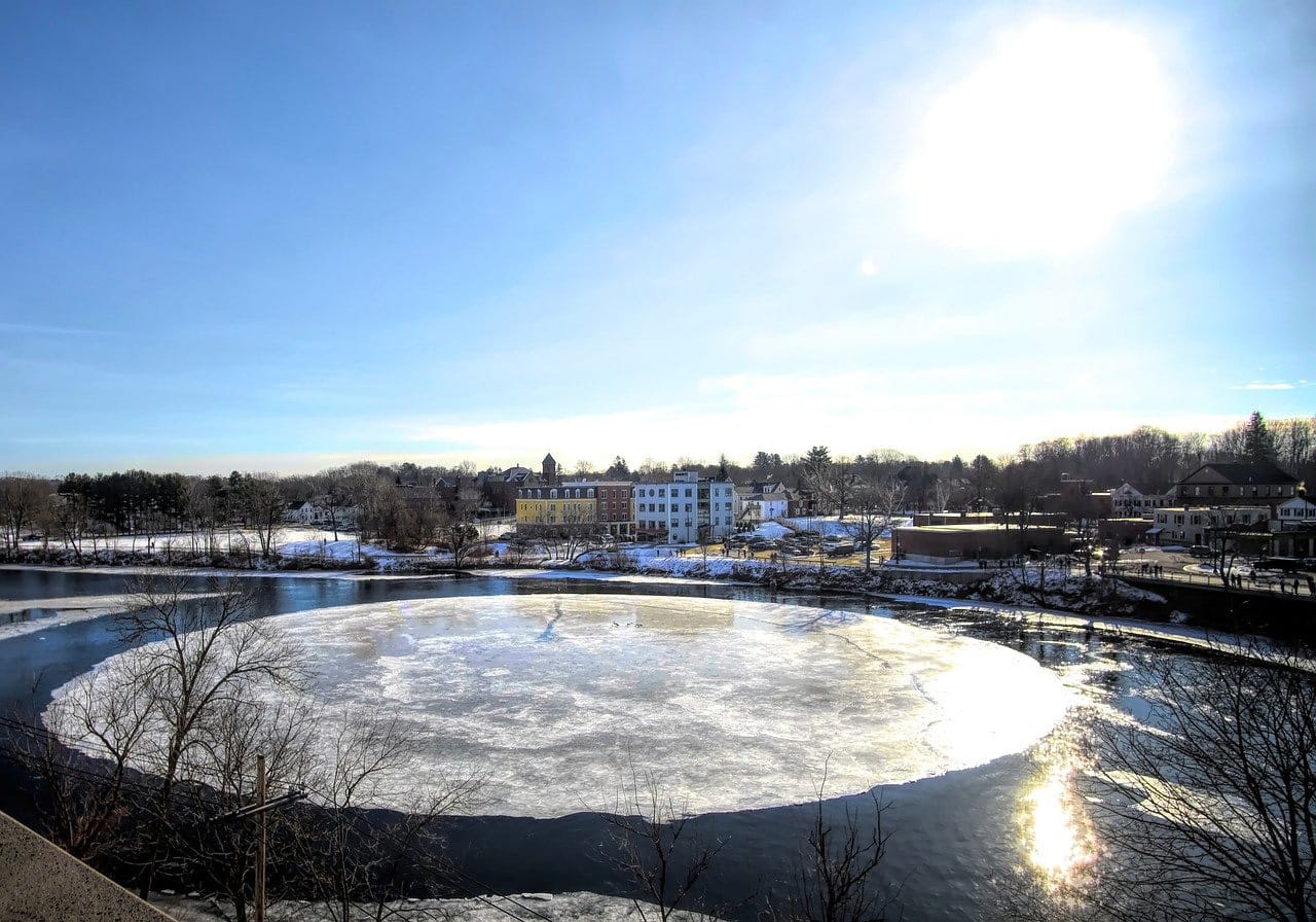 Onlookers flock to swirling ice disk - The Iola Register