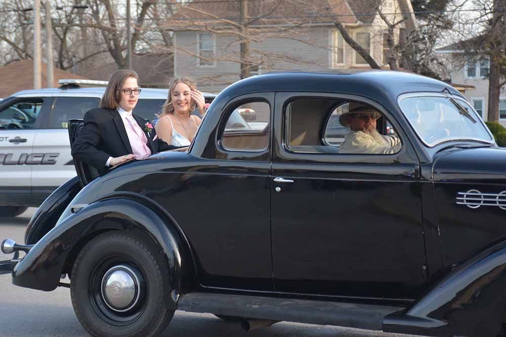 Prom pomp: Students shine as prom season begins - The Iola Register
