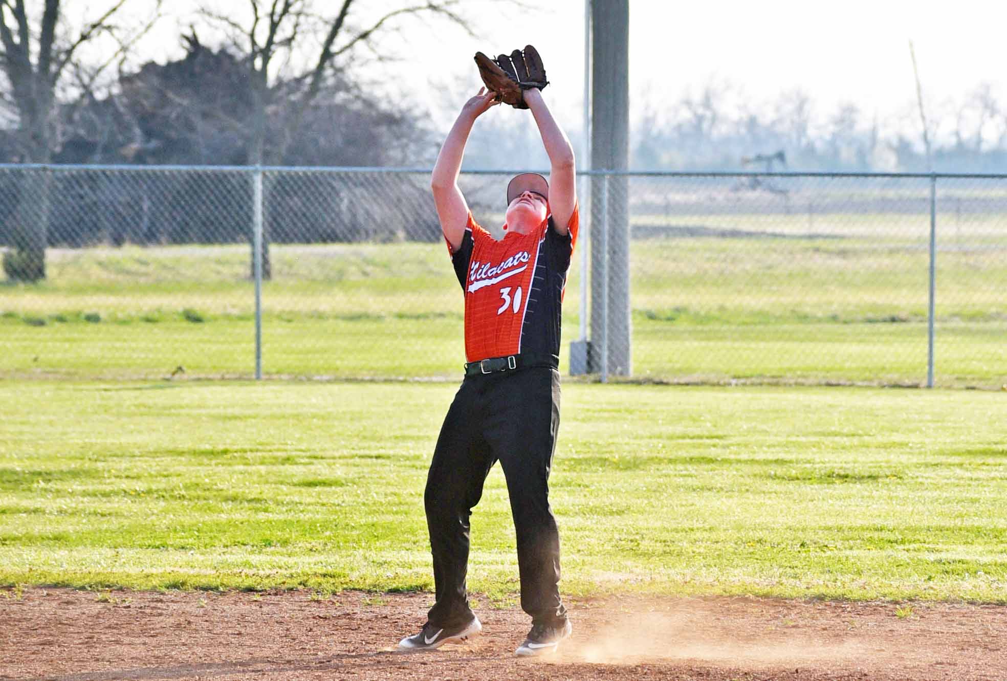 Crest baseball sweeps past MV - The Iola Register