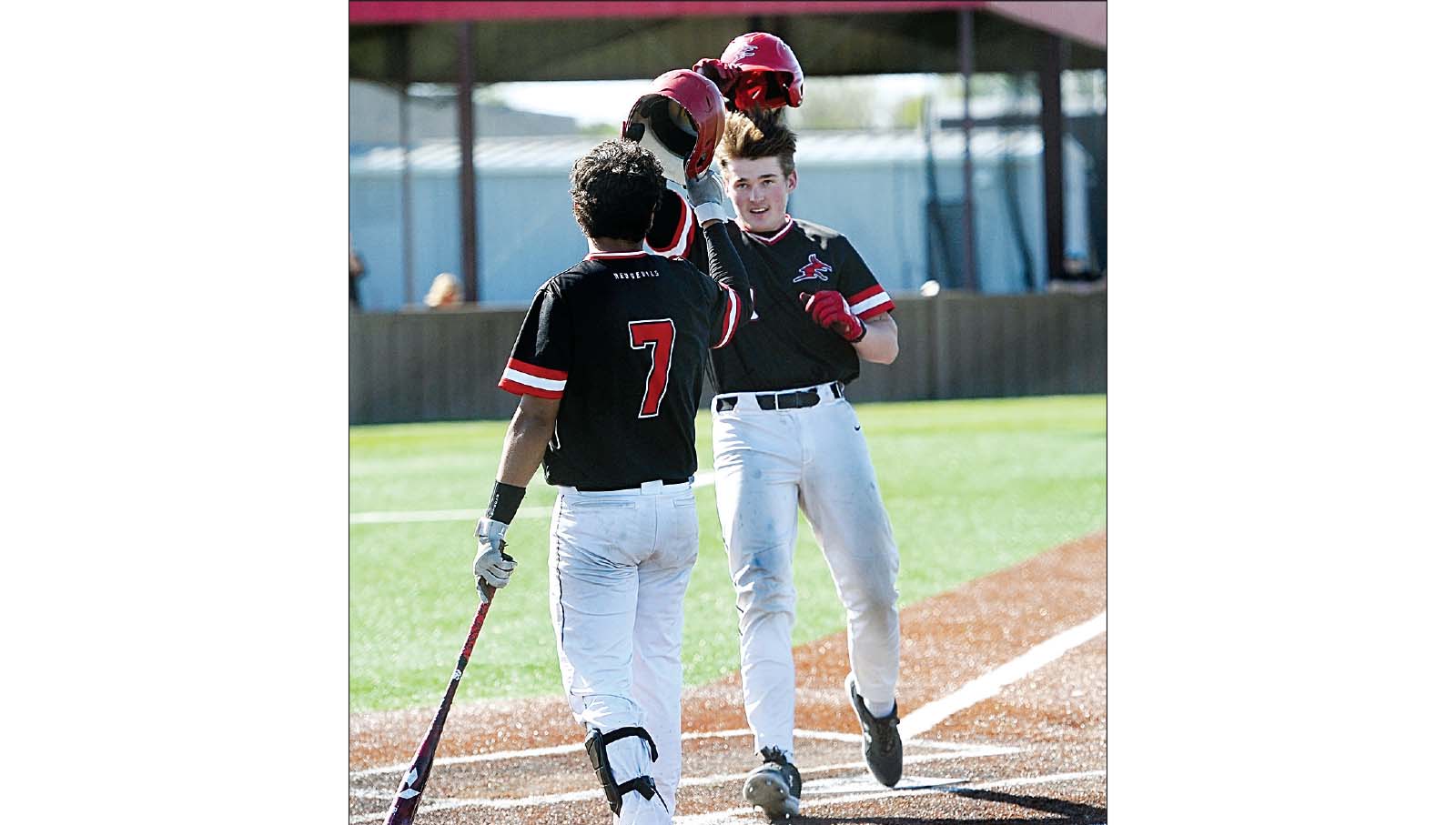 Red Devils fall; playoffs await - The Iola Register