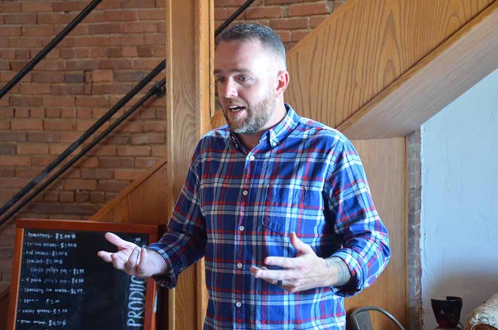 Aichele wants to go from barber to board member - The Iola Register