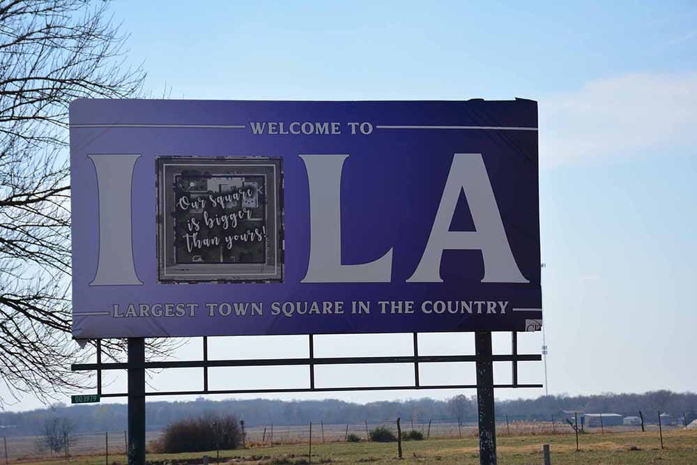 New signs show it’s hip to be square - The Iola Register