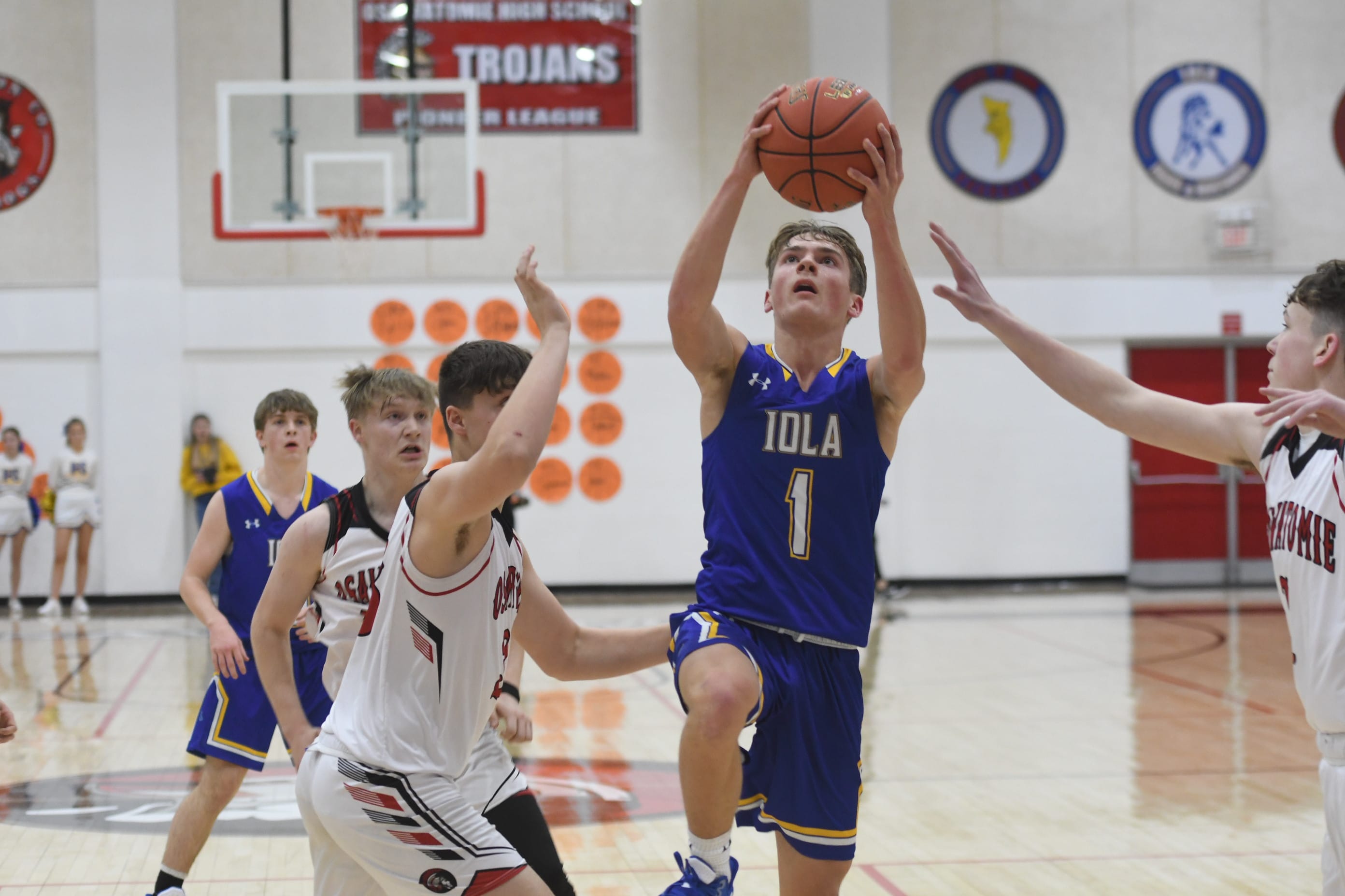 Iola cruises past Osawatomie in full team effort - The Iola Register
