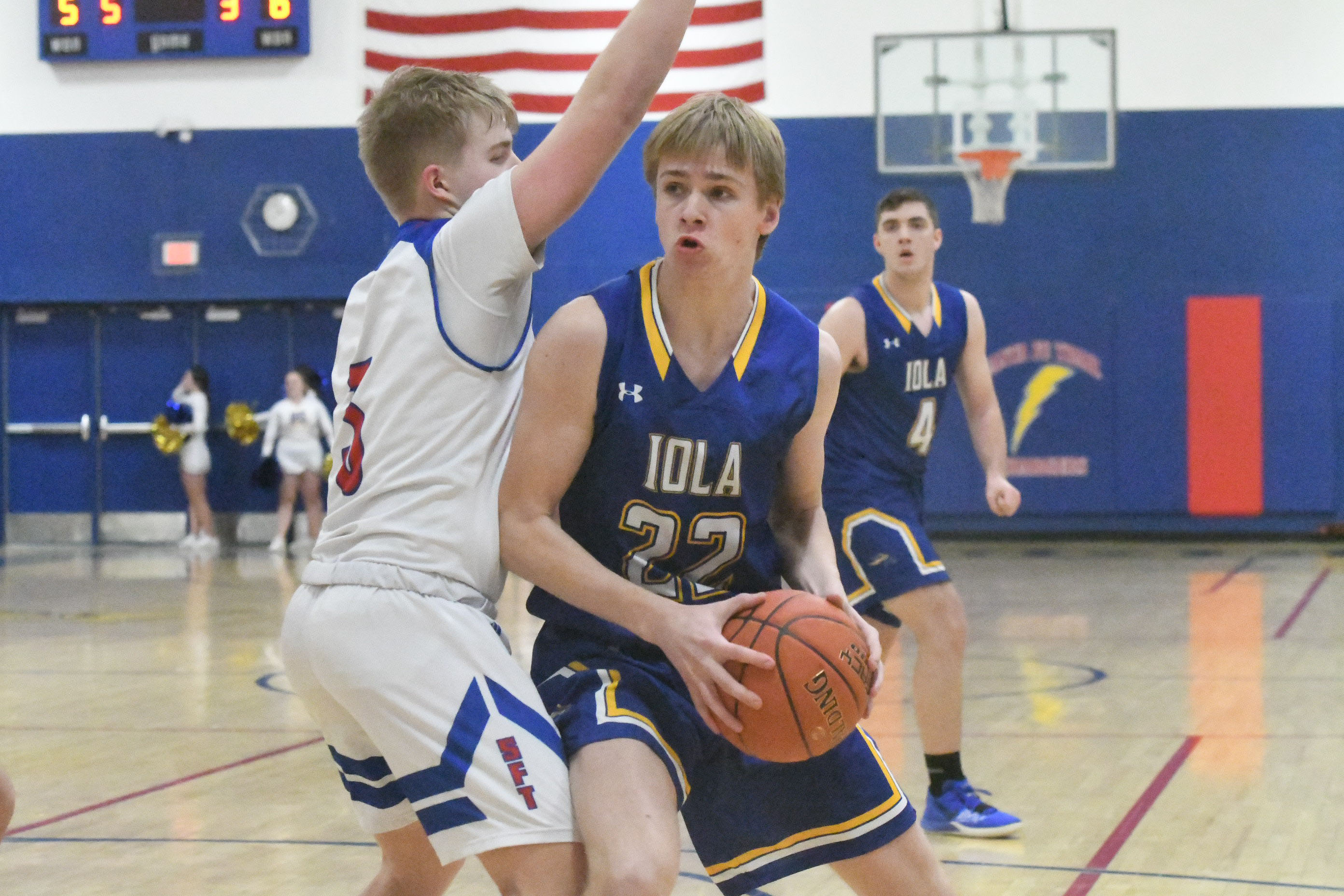 Iola boys defeat Prairie View - The Iola Register