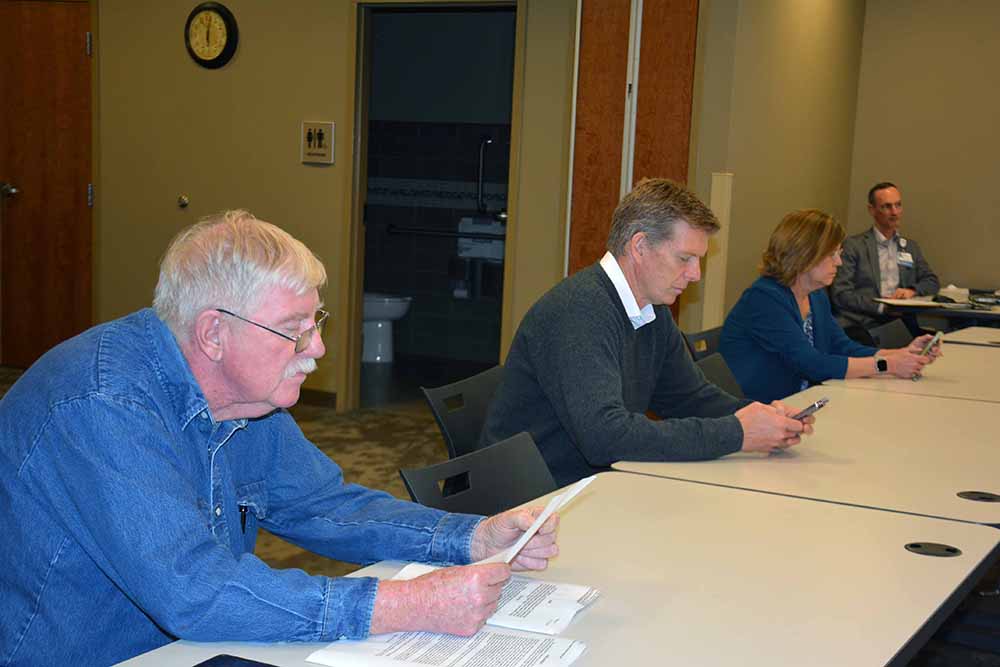 Facilities board tackles clinic lease - The Iola Register