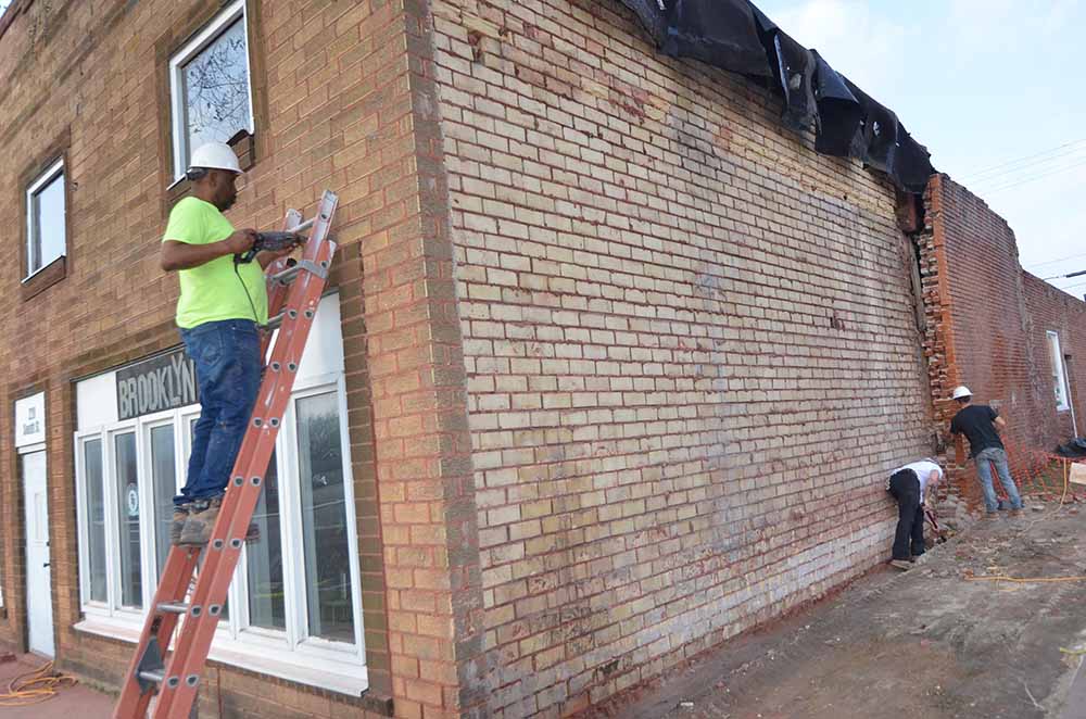 Wall to wall work - The Iola Register
