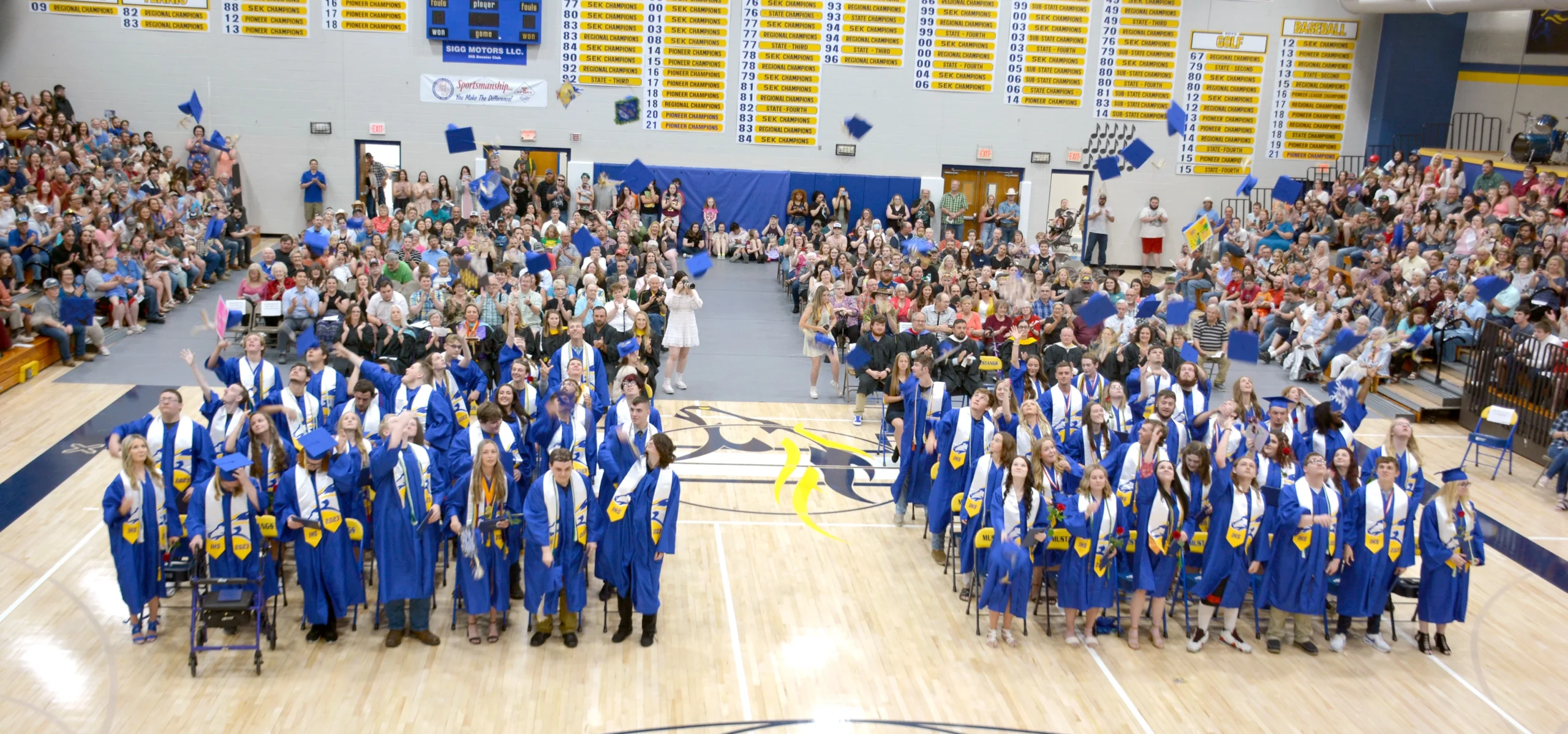 Seniors shine at IHS graduation - The Iola Register