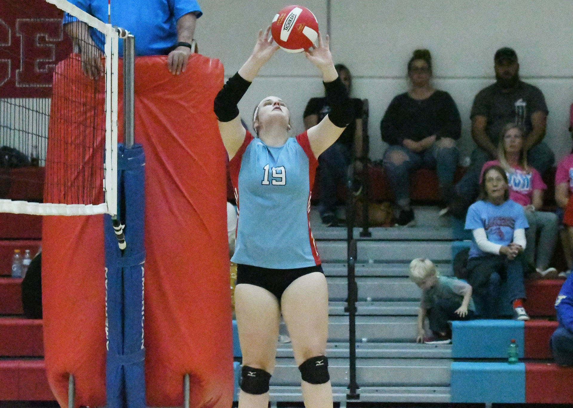 Crest gets behind serving, takes down Burlingame - The Iola Register