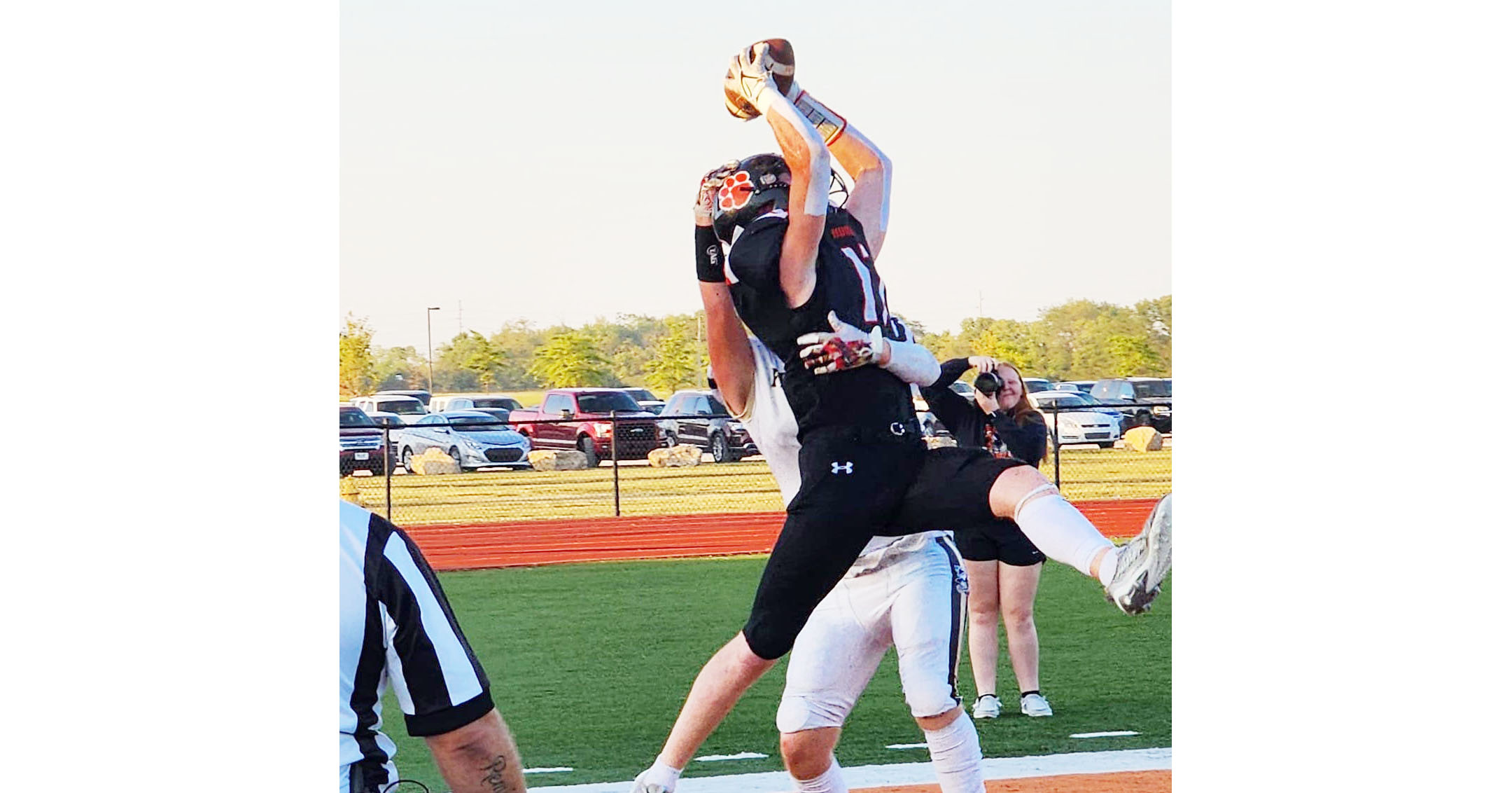 Hull surpasses 1,000 receiving yards - The Iola Register