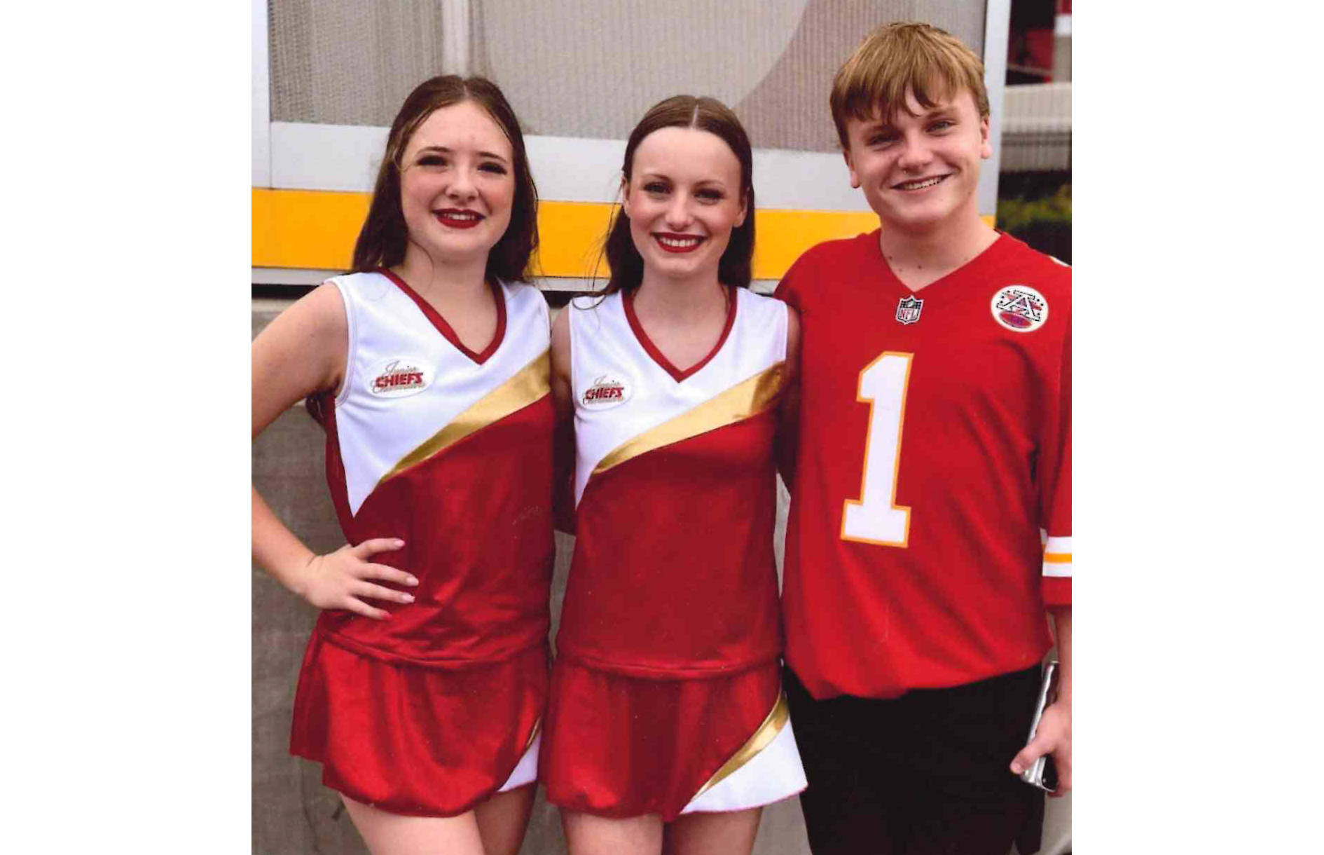 Teens cheer on Chiefs - The Iola Register