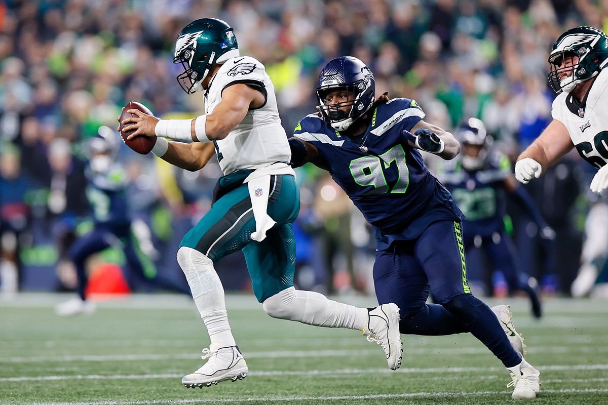Late score sends Seahawks soaring past stunned Eagles - The Iola Register