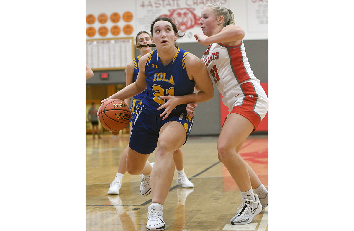 Late lull costs Iola girls - The Iola Register