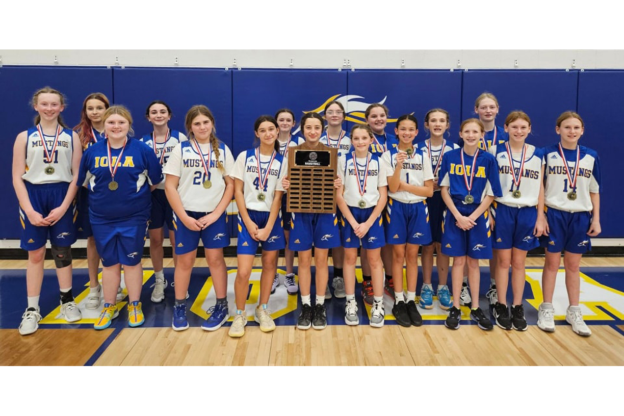 IMS seventh-graders celebrate league crown - The Iola Register