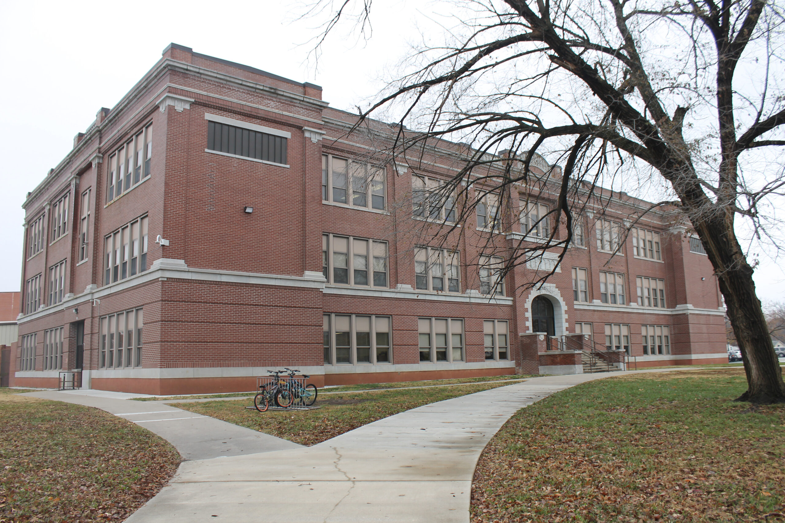 Students can gain financial insight - The Iola Register