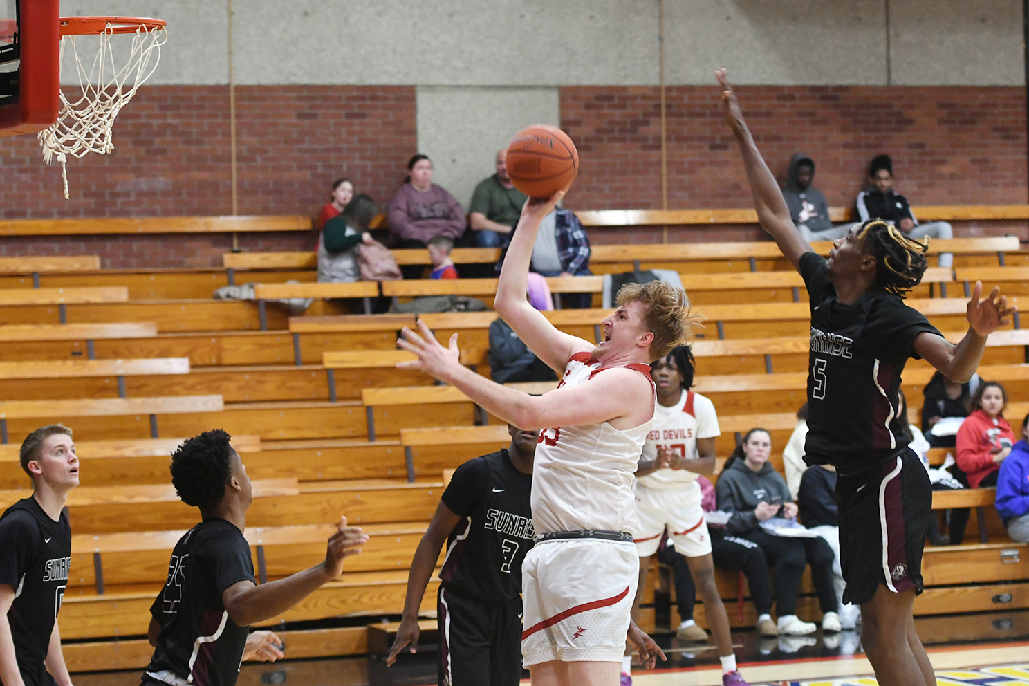 Sunrise fends off Red Devils - The Iola Register