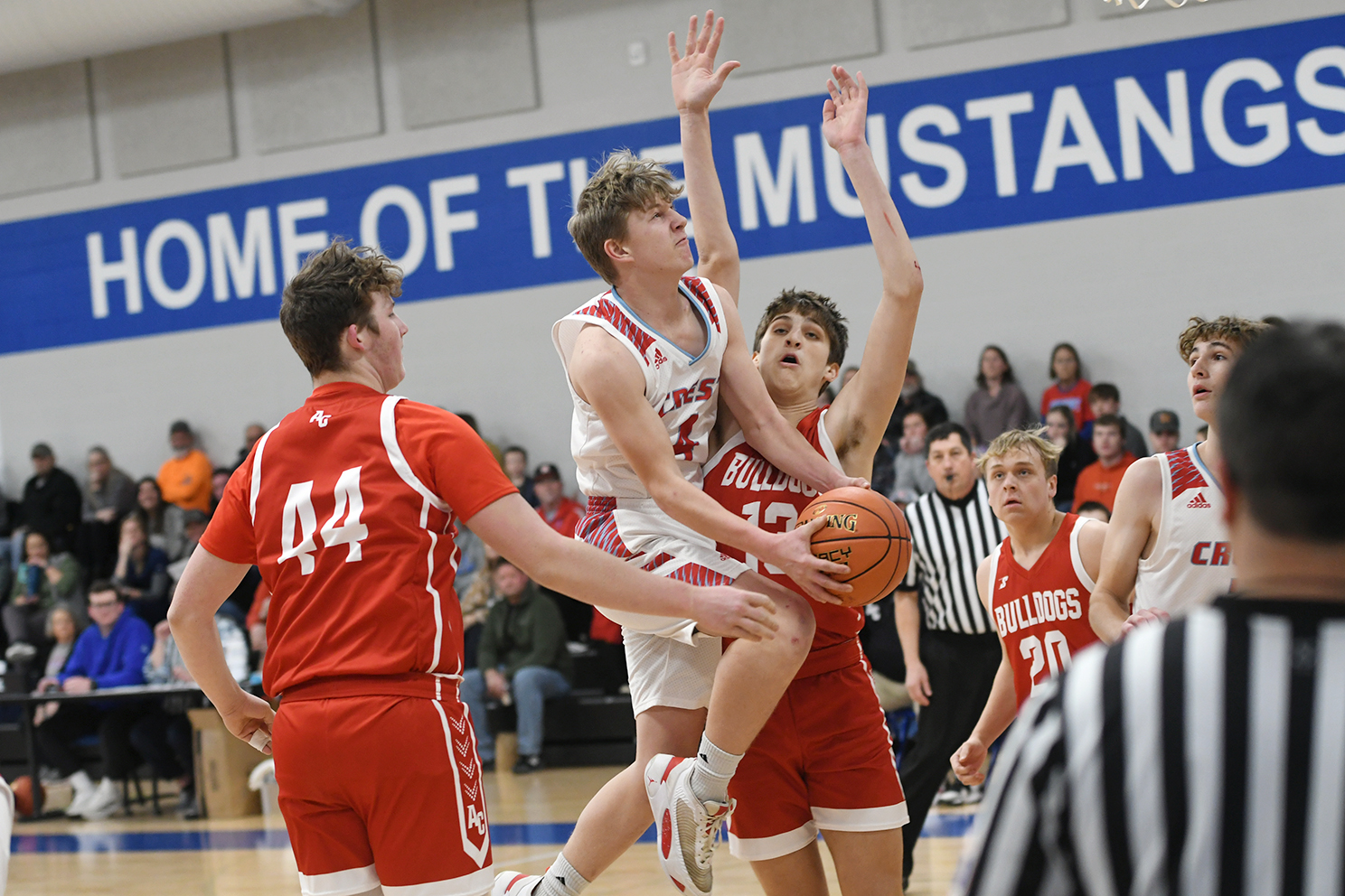 War on 54 action heats up for Crest squads - The Iola Register