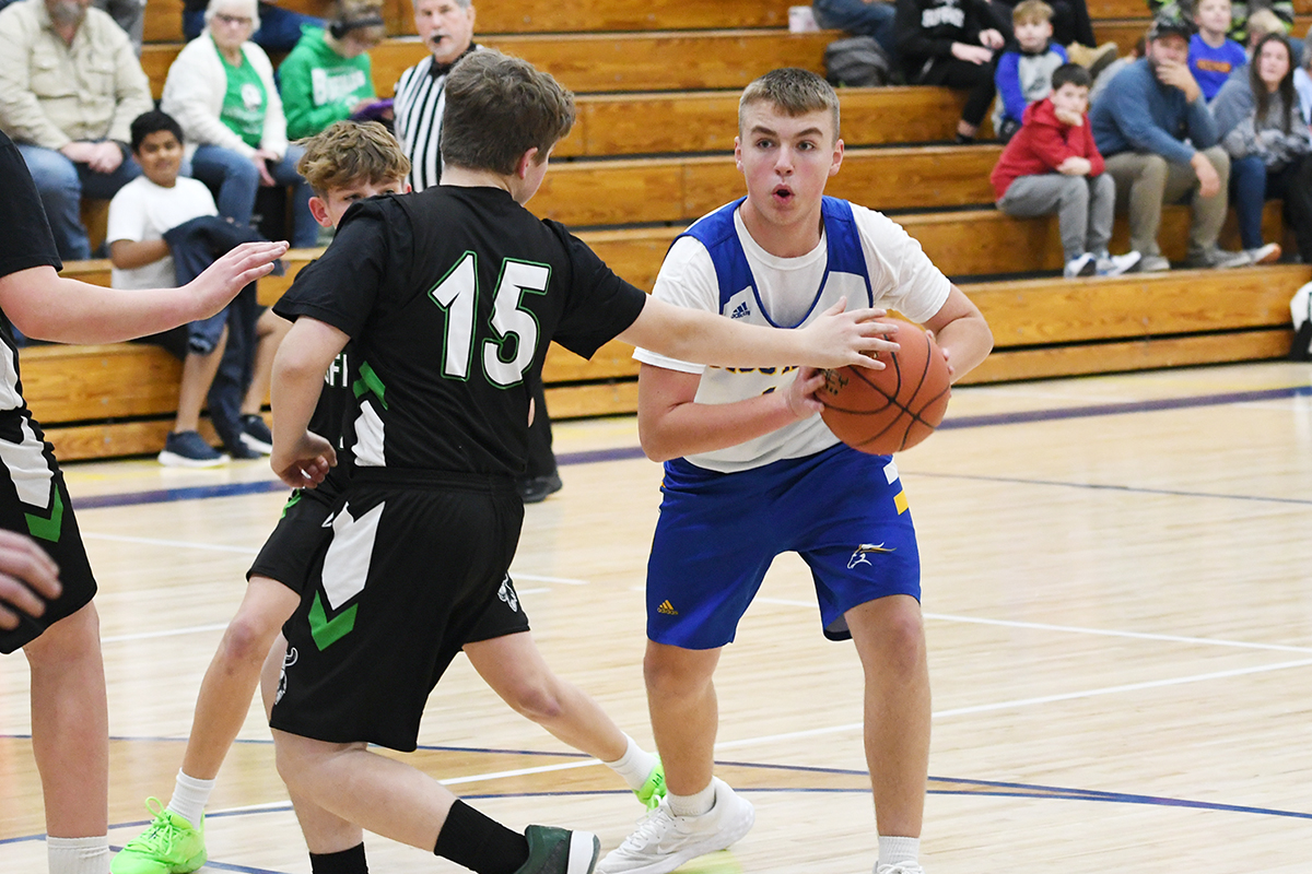 Middle school hoops action heats up - The Iola Register