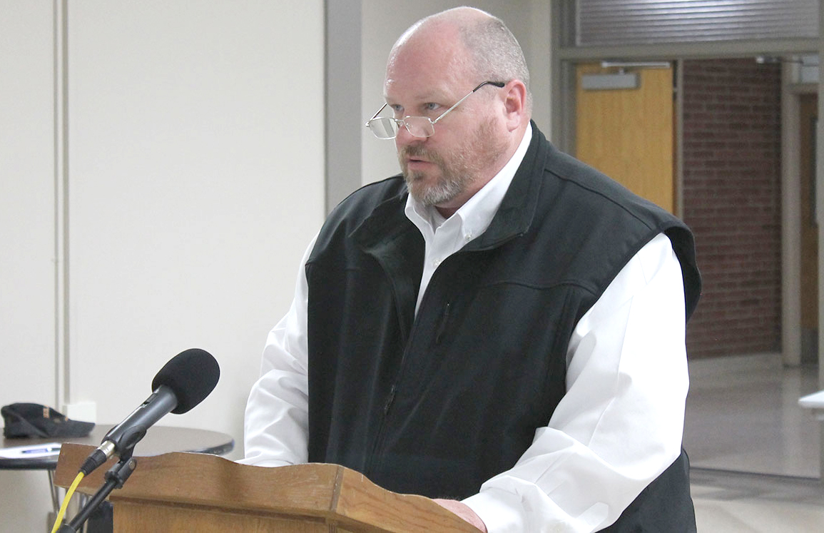 Airport plan hits snag - The Iola Register