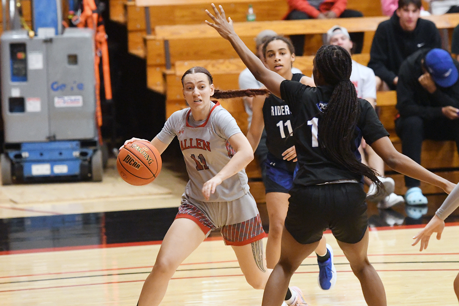 Red Devils fend off Crowder - The Iola Register