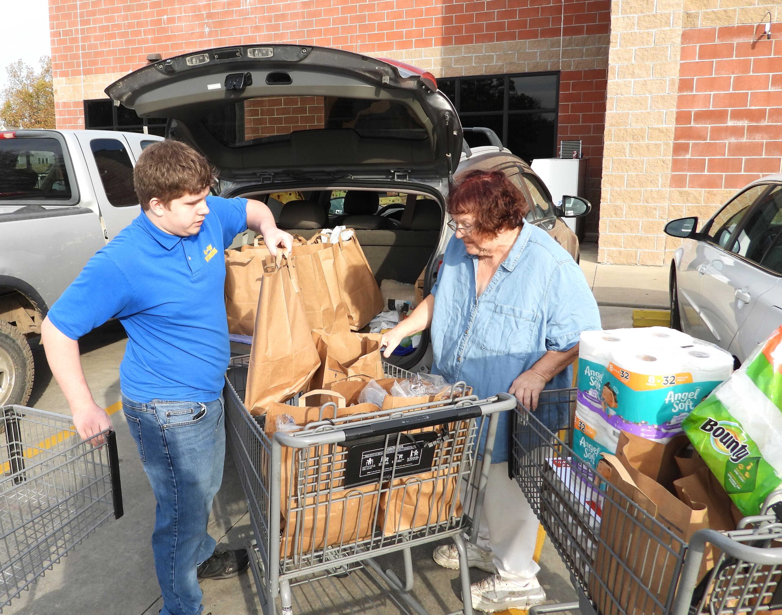 Grocery Grab winner plans to share bounty - The Iola Register