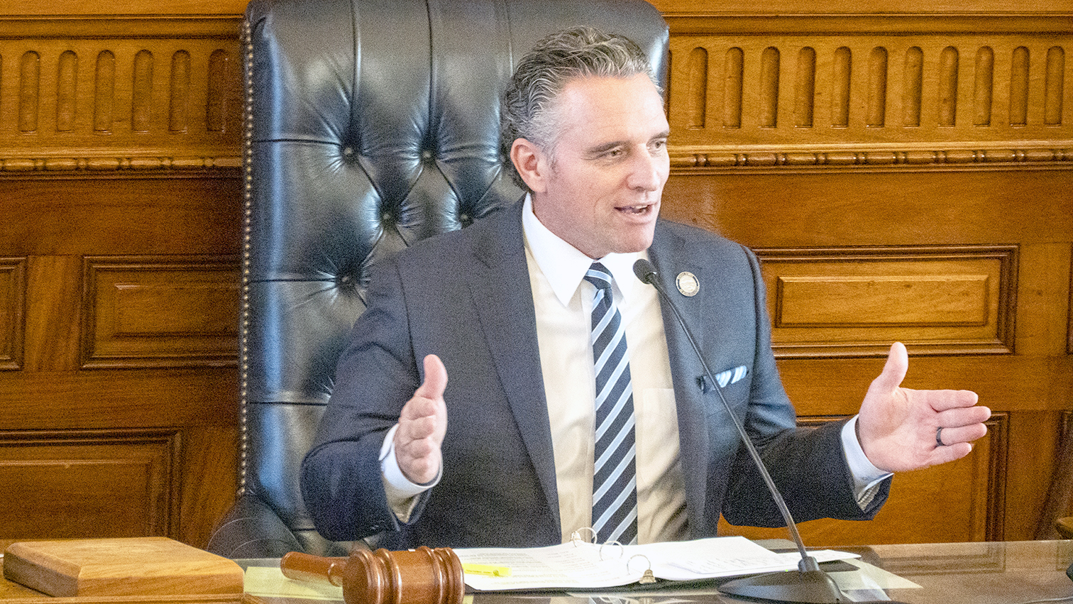 Kansas Senate bill blocks gender-affirming health care for minors - The ...