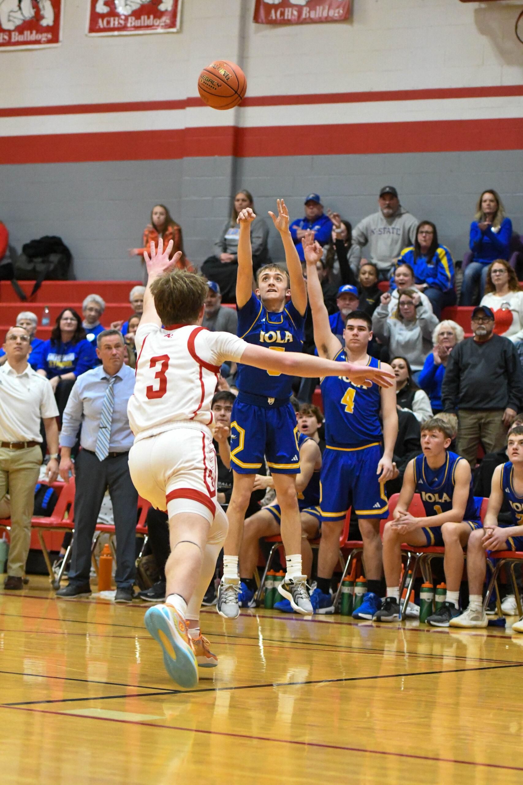 Iola holds on for 56-54 win - The Iola Register