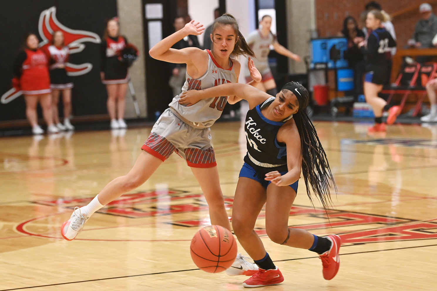 Red Devils' defense impressive in HOF game title - The Iola Register