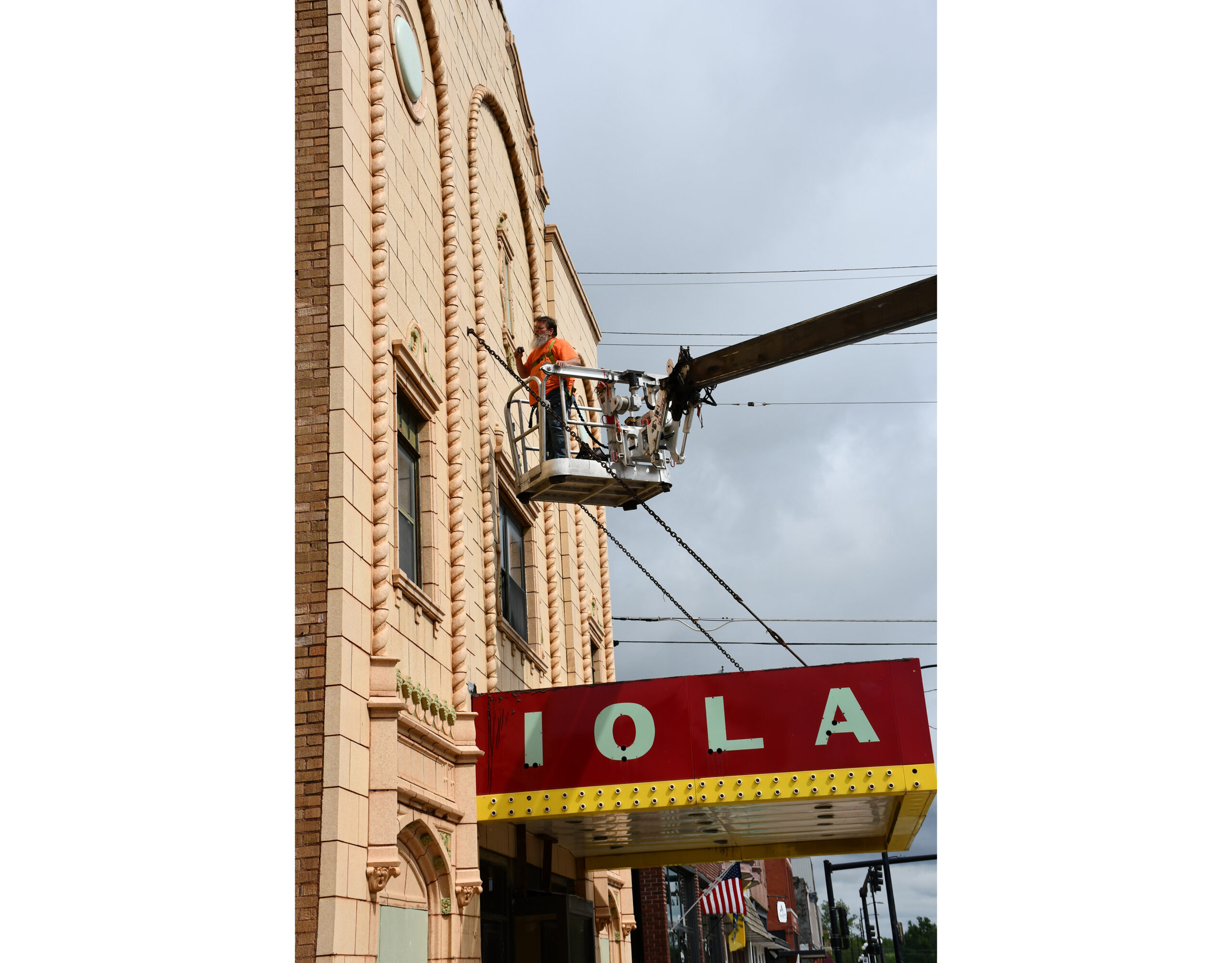 Theater restoration begins - The Iola Register